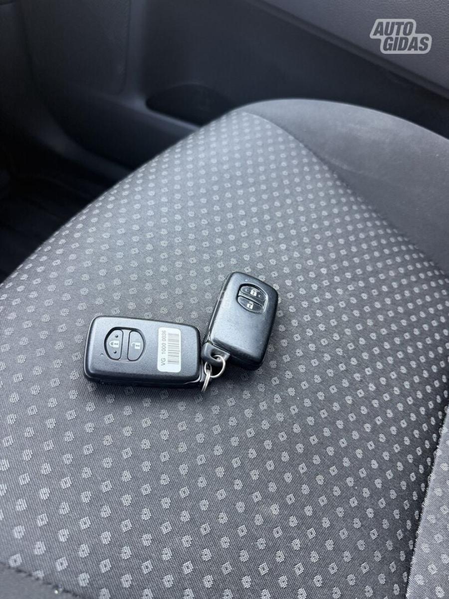 Toyota Verso 2010 Klaipėda, ar dzinēja tilpumu 2.20 L un nobraukumu 324 tūkst. km par 3700 €, foto 13 vietnē AUTOMOTO.COM.LV