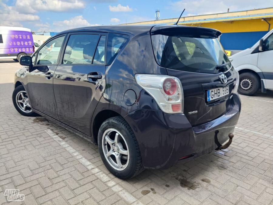Toyota Verso 2010 in Siauliai, with an engine capacity of 2.00 L and mileage of 354 thousand km for 2850 €, photo 4 on AUTOMOTO.COM.LV