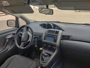 Toyota Verso 2010 in Siauliai, with an engine capacity of 2.00 L and mileage of 354 thousand km for 2850 €, photo 8 on AUTOMOTO.COM.LV