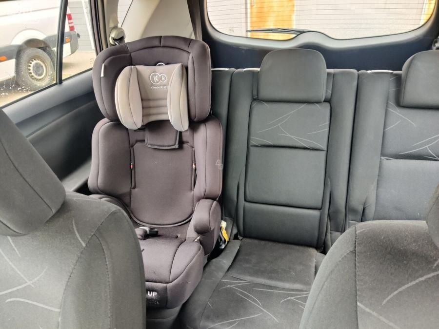 Toyota Verso 2010 in Siauliai, with an engine capacity of 2.00 L and mileage of 354 thousand km for 2850 €, photo 9 on AUTOMOTO.COM.LV