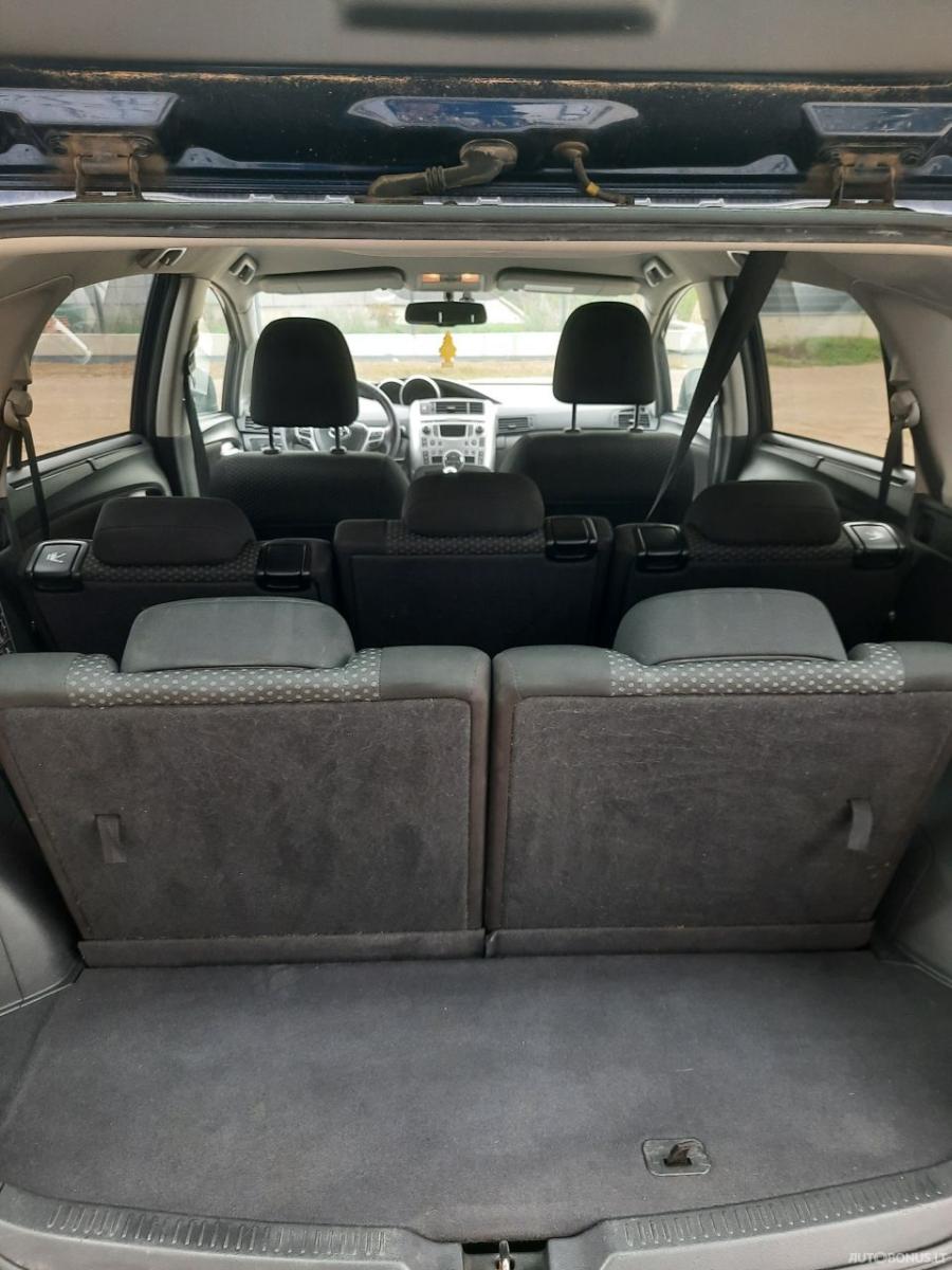 Toyota Verso 2010 in Vilnius, with an engine capacity of 2.24 L and mileage of 225 thousand km for 3500 €, photo 4 on AUTOMOTO.COM.LV