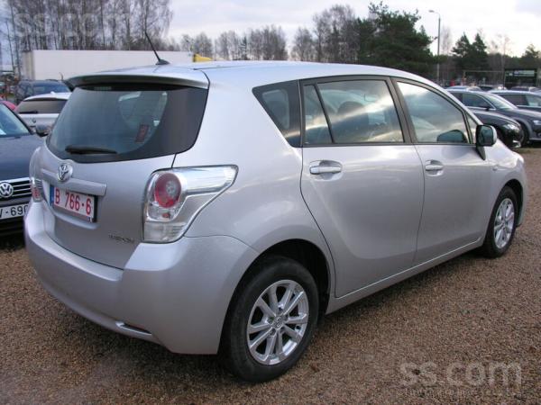 Toyota Verso 2011 in Riga, with an engine capacity of 2.00 L and mileage of 200 thousand km for 4950 €, photo 3 on AUTOMOTO.COM.LV