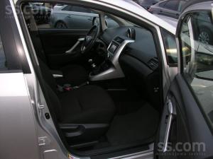 Toyota Verso 2011 in Riga, with an engine capacity of 2.00 L and mileage of 200 thousand km for 4950 €, photo 6 on AUTOMOTO.COM.LV