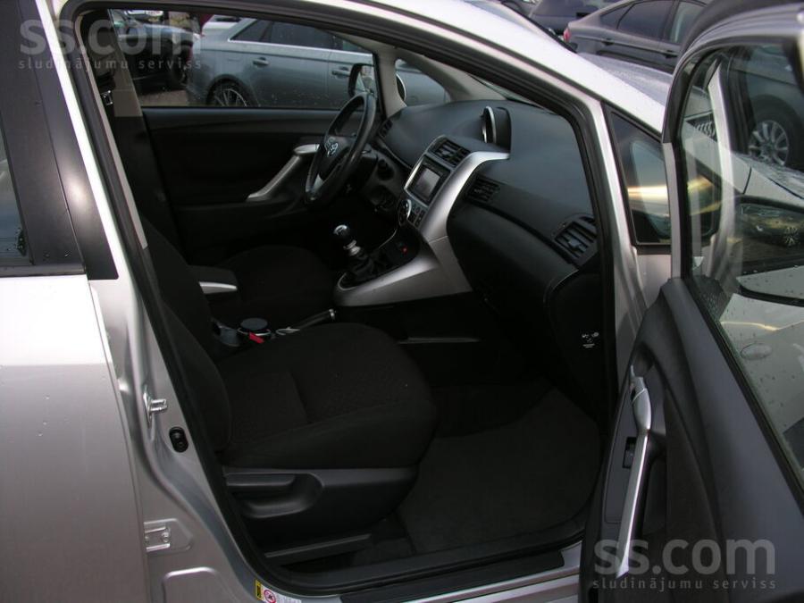 Toyota Verso 2011 in Riga, with an engine capacity of 2.00 L and mileage of 200 thousand km for 4950 €, photo 6 on AUTOMOTO.COM.LV