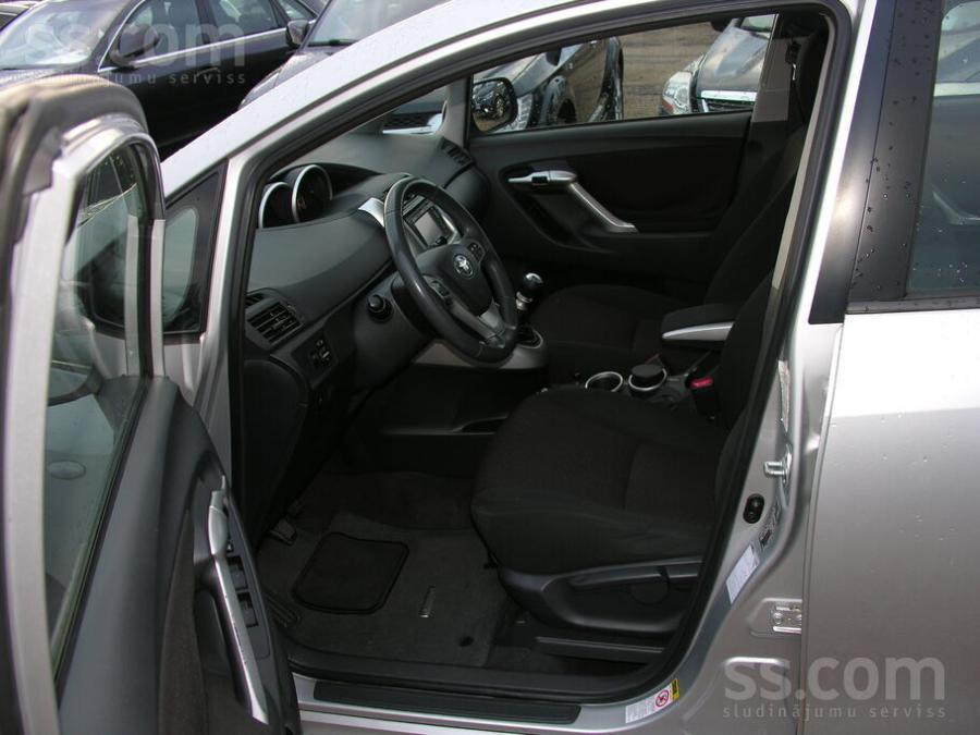 Toyota Verso 2011 in Riga, with an engine capacity of 2.00 L and mileage of 200 thousand km for 4950 €, photo 9 on AUTOMOTO.COM.LV
