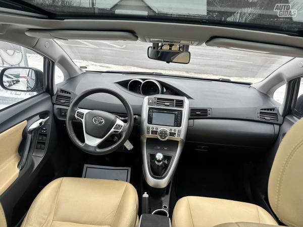 Toyota Verso 2011 in Pabrade, with an engine capacity of 2.00 L and mileage of 260 thousand km for 4950 €, photo 6 on AUTOMOTO.COM.LV