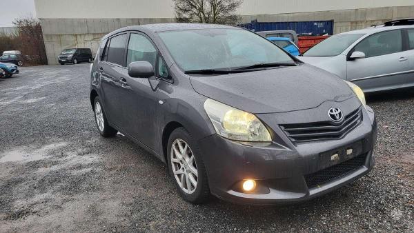 Toyota Verso 2011 in Siauliai, with an engine capacity of 1.80 L and mileage of 130 thousand km for 6950 €, photo 1 on AUTOMOTO.COM.LV