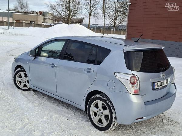 Toyota Verso 2011 in Silute, with an engine capacity of 2.20 L and mileage of 202 thousand km for 5000 €, photo 6 on AUTOMOTO.COM.LV