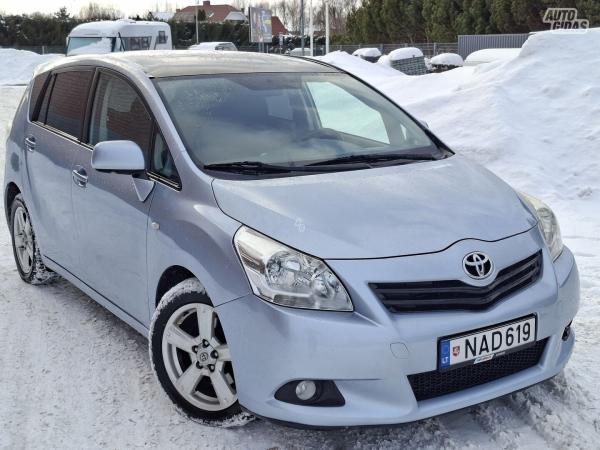 Toyota Verso 2011 in Silute, with an engine capacity of 2.20 L and mileage of 202 thousand km for 5000 €, photo 8 on AUTOMOTO.COM.LV
