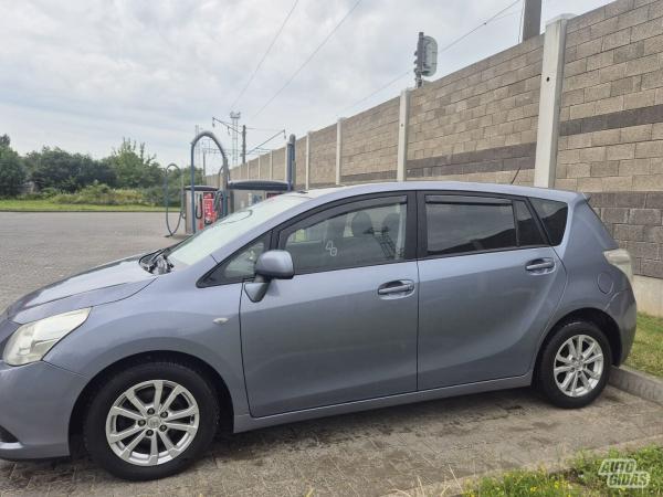 Toyota Verso 2011 Viļņa, ar dzinēja tilpumu 2.00 L un nobraukumu 326 tūkst. km par 4100 €, foto 2 vietnē AUTOMOTO.COM.LV