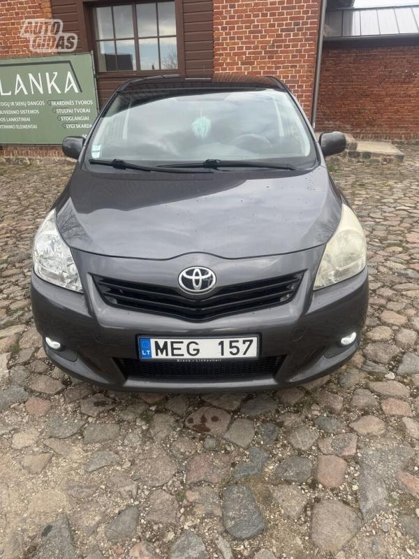 Toyota Verso 2011 Kretinga, ar dzinēja tilpumu 2.00 L un nobraukumu 284 tūkst. km par 3799 €, foto 1 vietnē AUTOMOTO.COM.LV
