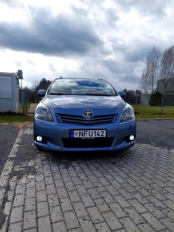 Toyota Verso 2011 in Vilnius, with an engine capacity of 2.00 L and mileage of 245 thousand km for 5600 €, photo 2 on AUTOMOTO.COM.LV