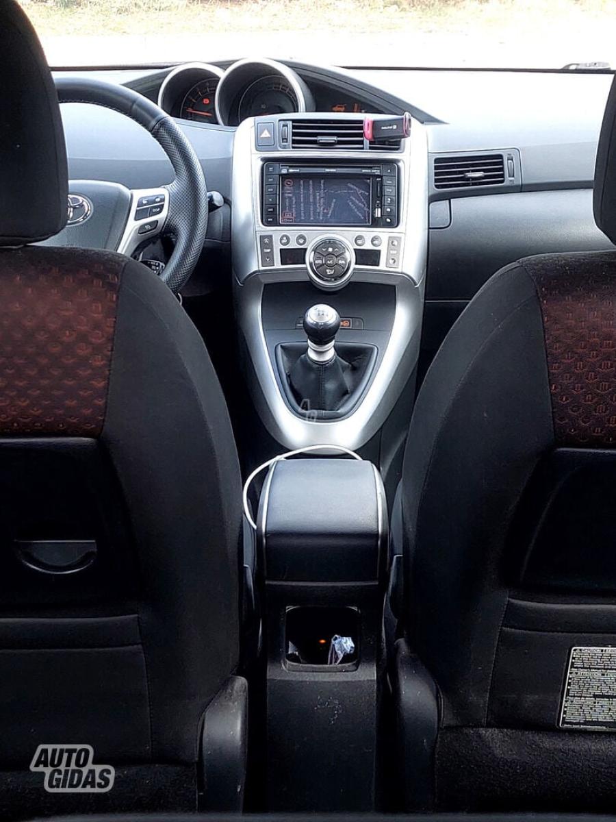 Toyota Verso 2011 in Vilnius, with an engine capacity of 2.00 L and mileage of 245 thousand km for 5600 €, photo 7 on AUTOMOTO.COM.LV