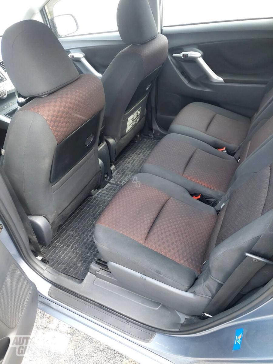 Toyota Verso 2011 in Vilnius, with an engine capacity of 2.00 L and mileage of 245 thousand km for 5600 €, photo 12 on AUTOMOTO.COM.LV