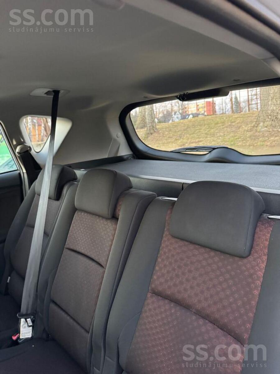 Toyota Verso 2011 in Valmiera, with an engine capacity of 1.80 L and mileage of 214 thousand km for 6000 €, photo 5 on AUTOMOTO.COM.LV