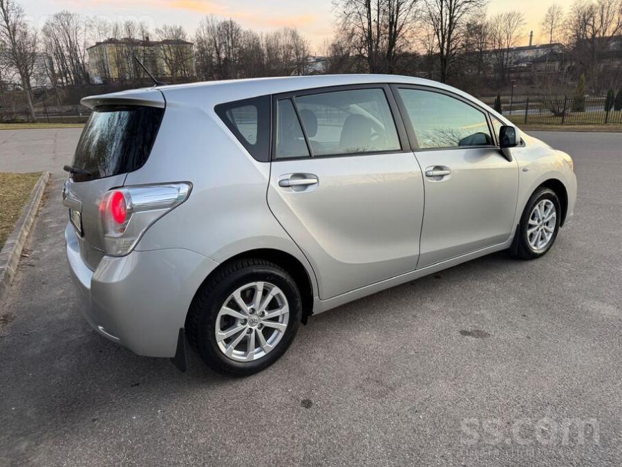Toyota Verso 2011 in Valmiera, with an engine capacity of 1.80 L and mileage of 214 thousand km for 6000 €, photo 8 on AUTOMOTO.COM.LV