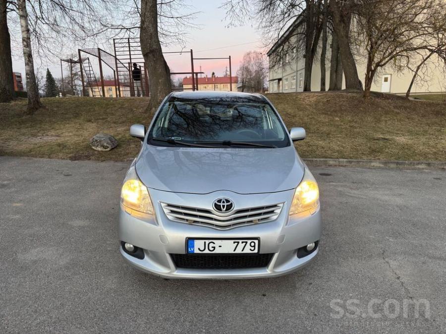 Toyota Verso 2011 in Valmiera, with an engine capacity of 1.80 L and mileage of 214 thousand km for 6000 €, photo 10 on AUTOMOTO.COM.LV