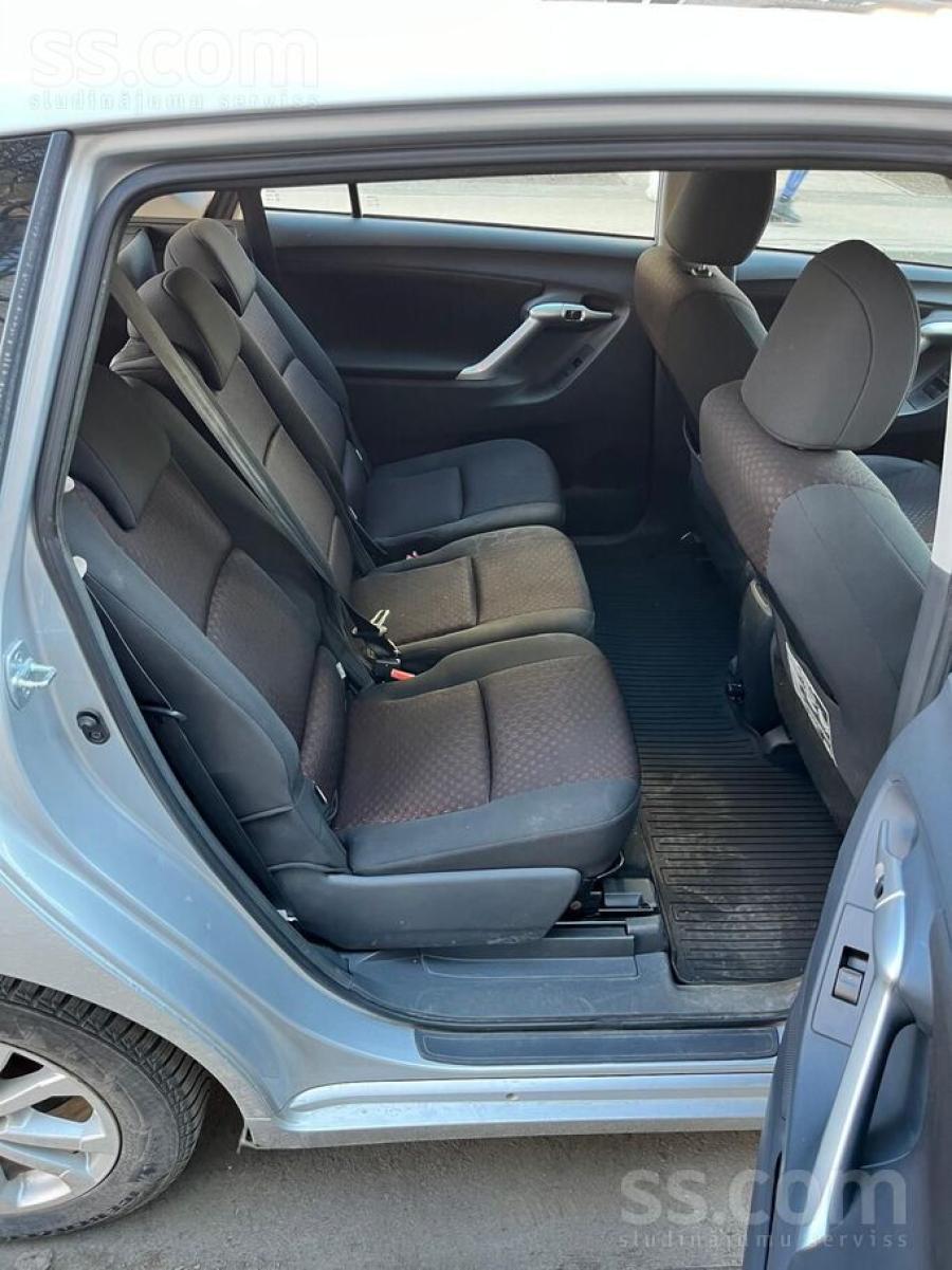 Toyota Verso 2011 in Valmiera, with an engine capacity of 1.80 L and mileage of 214 thousand km for 6000 €, photo 12 on AUTOMOTO.COM.LV