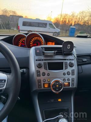 Toyota Verso 2011 in Valmiera, with an engine capacity of 1.80 L and mileage of 214 thousand km for 5600 €, photo 7 on AUTOMOTO.COM.LV