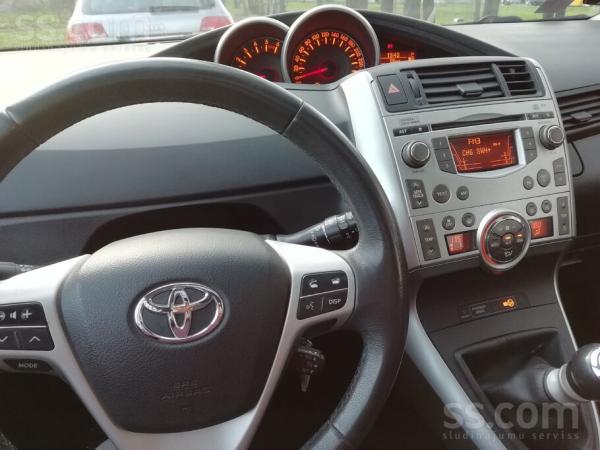 Toyota Verso 2011 Rīga, ar dzinēja tilpumu 2.00 L un nobraukumu 262 tūkst. km par 3600 €, foto 4 vietnē AUTOMOTO.COM.LV