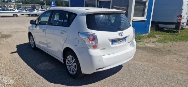 Toyota Verso 2011 Viļņa, ar dzinēja tilpumu 2.00 L un nobraukumu 236 tūkst. km par 4670 €, foto 4 vietnē AUTOMOTO.COM.LV