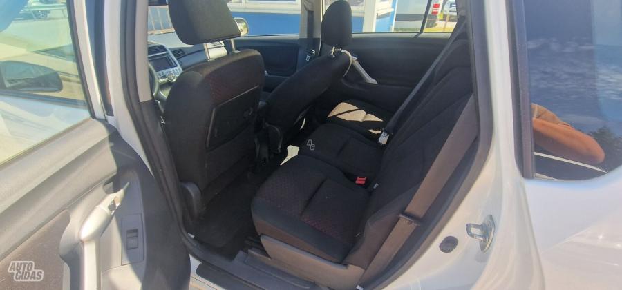 Toyota Verso 2011 in Vilnius, with an engine capacity of 2.00 L and mileage of 236 thousand km for 4670 €, photo 8 on AUTOMOTO.COM.LV