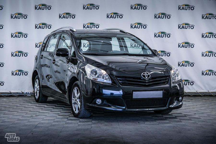 Toyota Verso 2011 in Kaunas, with an engine capacity of 2.00 L and mileage of 262 thousand km for 5490 €, photo 3 on AUTOMOTO.COM.LV