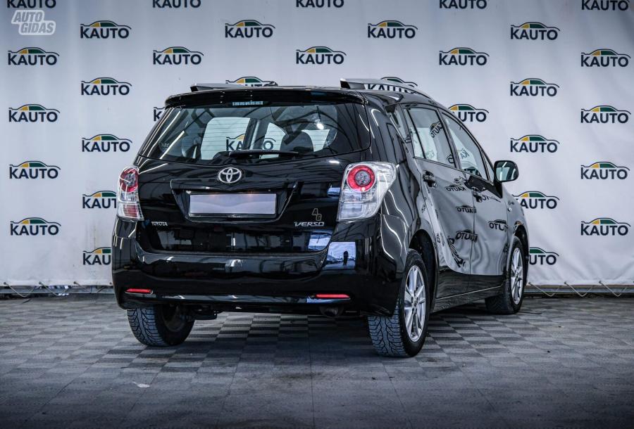Toyota Verso 2011 in Kaunas, with an engine capacity of 2.00 L and mileage of 262 thousand km for 5490 €, photo 4 on AUTOMOTO.COM.LV
