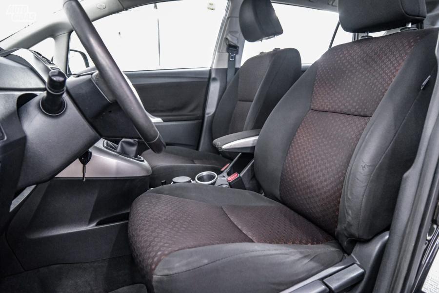 Toyota Verso 2011 in Kaunas, with an engine capacity of 2.00 L and mileage of 262 thousand km for 5490 €, photo 7 on AUTOMOTO.COM.LV