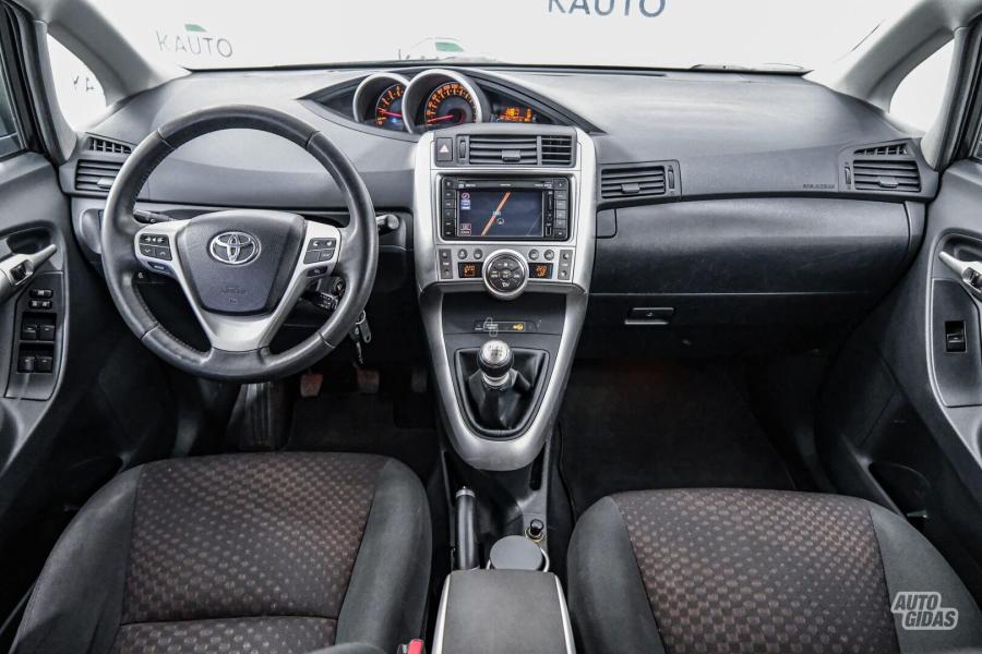 Toyota Verso 2011 in Kaunas, with an engine capacity of 2.00 L and mileage of 262 thousand km for 5490 €, photo 9 on AUTOMOTO.COM.LV