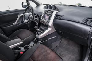 Toyota Verso 2011 in Kaunas, with an engine capacity of 2.00 L and mileage of 262 thousand km for 5490 €, photo 12 on AUTOMOTO.COM.LV
