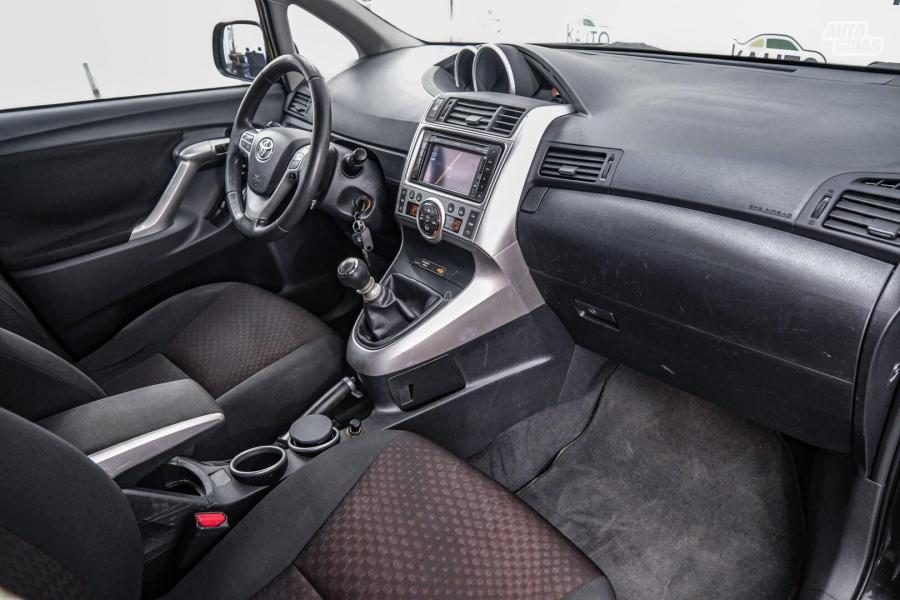 Toyota Verso 2011 in Kaunas, with an engine capacity of 2.00 L and mileage of 262 thousand km for 5490 €, photo 12 on AUTOMOTO.COM.LV