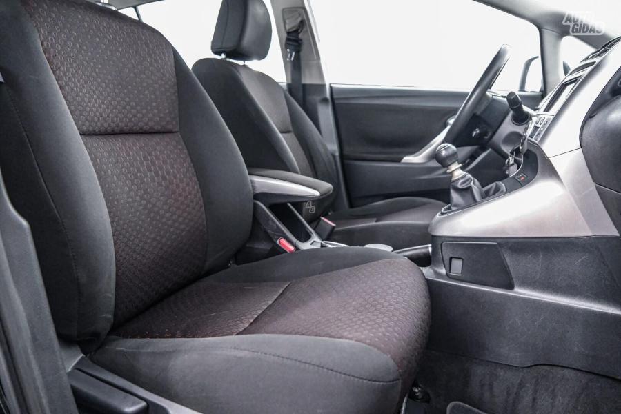 Toyota Verso 2011 in Kaunas, with an engine capacity of 2.00 L and mileage of 262 thousand km for 5490 €, photo 13 on AUTOMOTO.COM.LV