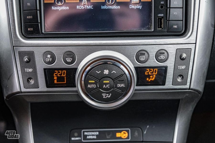Toyota Verso 2011 in Kaunas, with an engine capacity of 2.00 L and mileage of 262 thousand km for 5490 €, photo 18 on AUTOMOTO.COM.LV