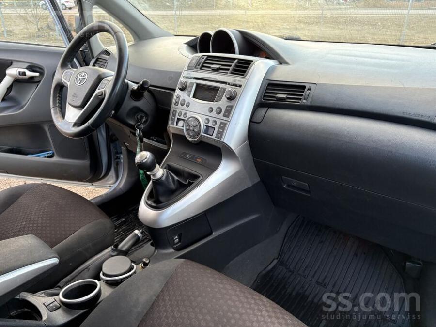 Toyota Verso 2012 Daugavpils, ar dzinēja tilpumu 2.00 L un nobraukumu 271 tūkst. km par 5950 €, foto 27 vietnē AUTOMOTO.COM.LV