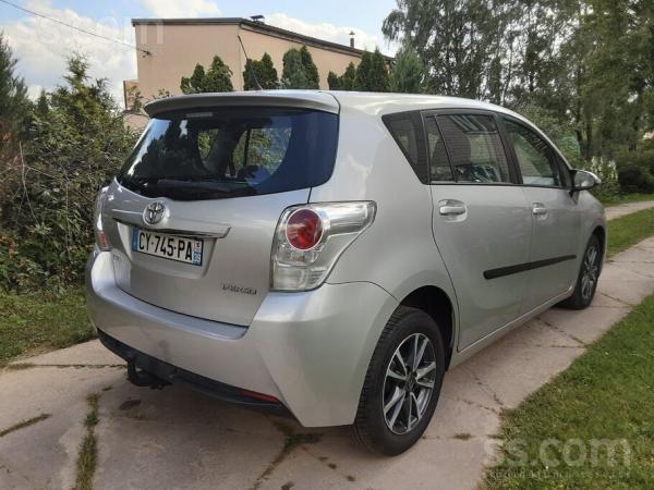 Toyota Verso 2013 in Jekabpils, with an engine capacity of 2.00 L and mileage of 193 thousand km for 6500 €, photo 3 on AUTOMOTO.COM.LV