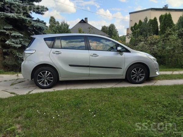 Toyota Verso 2013 in Jekabpils, with an engine capacity of 2.00 L and mileage of 193 thousand km for 6500 €, photo 4 on AUTOMOTO.COM.LV