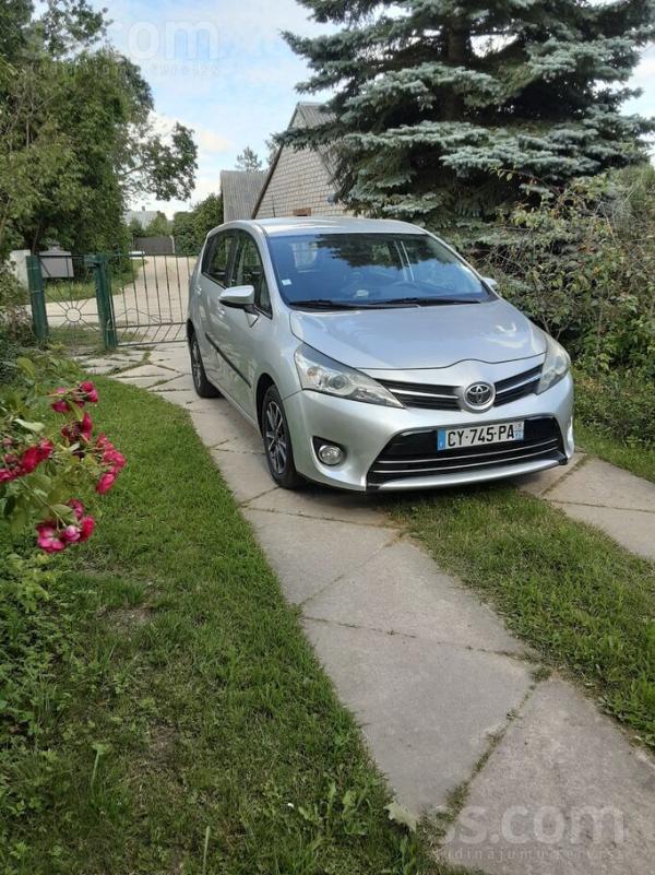 Toyota Verso 2013 in Jekabpils, with an engine capacity of 2.00 L and mileage of 193 thousand km for 6500 €, photo 9 on AUTOMOTO.COM.LV
