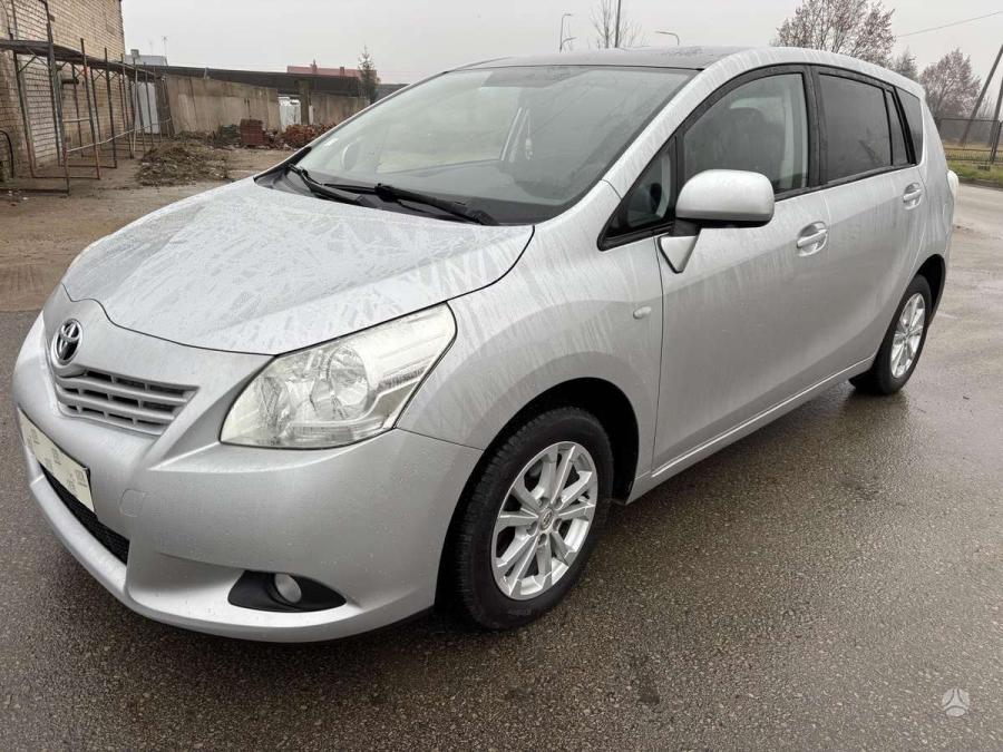 Toyota Verso 2013 Tauragė, ar dzinēja tilpumu 2.00 L un nobraukumu 137 tūkst. km par 4800 €, foto 1 vietnē AUTOMOTO.COM.LV