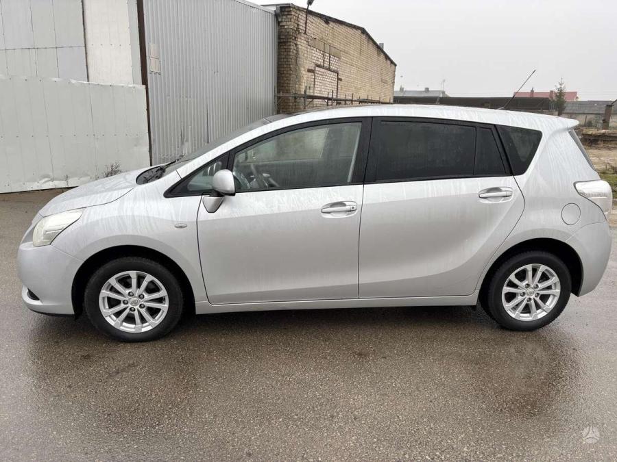 Toyota Verso 2013 Tauragė, ar dzinēja tilpumu 2.00 L un nobraukumu 137 tūkst. km par 4800 €, foto 2 vietnē AUTOMOTO.COM.LV