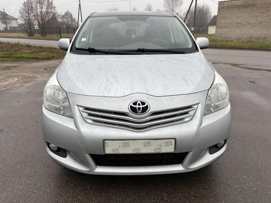 Toyota Verso 2013 Tauragė, ar dzinēja tilpumu 2.00 L un nobraukumu 137 tūkst. km par 4800 €, foto 3 vietnē AUTOMOTO.COM.LV