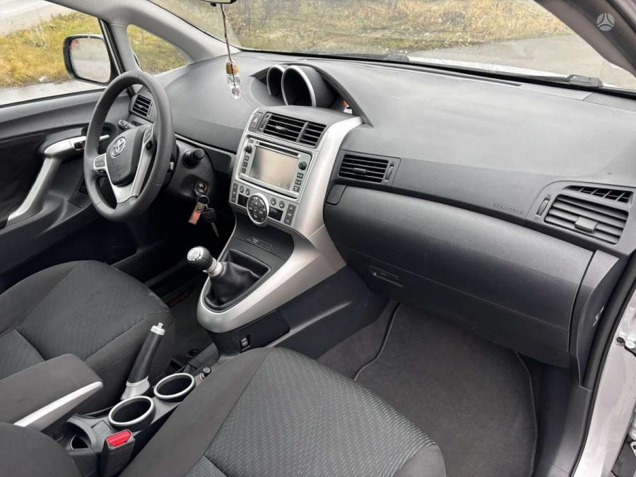 Toyota Verso 2013 Tauragė, ar dzinēja tilpumu 2.00 L un nobraukumu 137 tūkst. km par 4800 €, foto 11 vietnē AUTOMOTO.COM.LV
