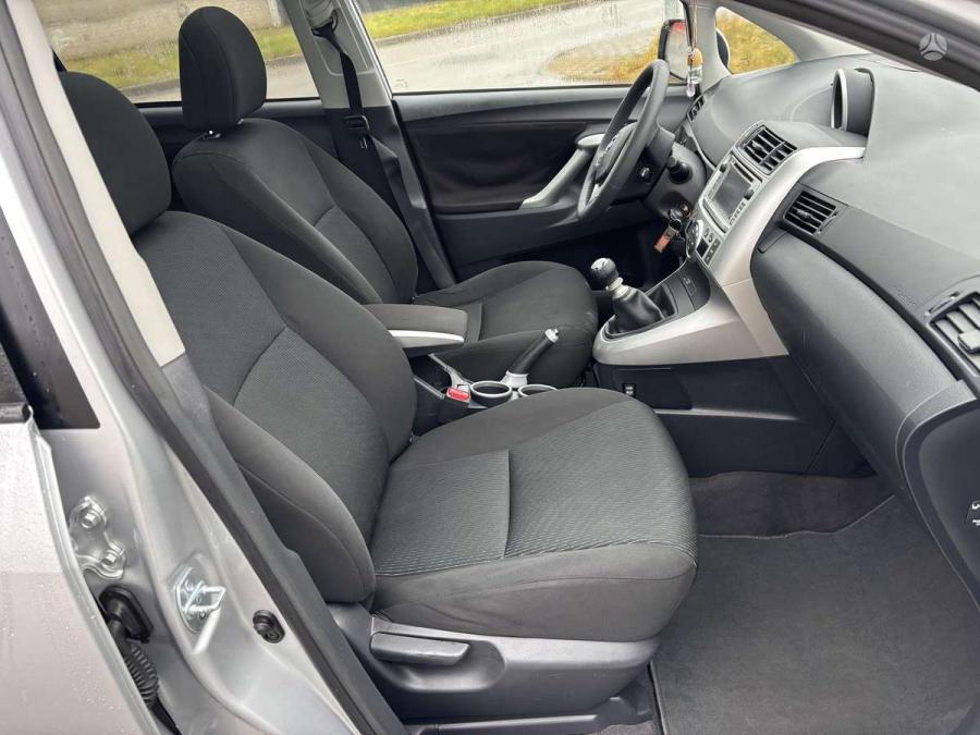 Toyota Verso 2013 Tauragė, ar dzinēja tilpumu 2.00 L un nobraukumu 137 tūkst. km par 4800 €, foto 13 vietnē AUTOMOTO.COM.LV