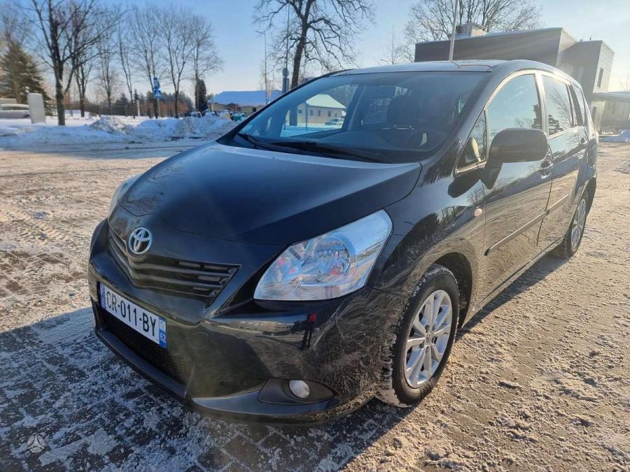Toyota Verso 2013 in Taurage, with an engine capacity of 2.00 L and mileage of 216 thousand km for 4900 €, photo 1 on AUTOMOTO.COM.LV