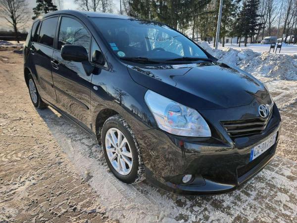Toyota Verso 2013 in Taurage, with an engine capacity of 2.00 L and mileage of 216 thousand km for 4900 €, photo 3 on AUTOMOTO.COM.LV