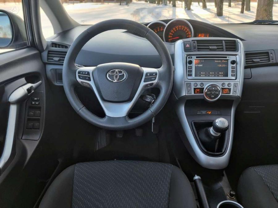Toyota Verso 2013 in Taurage, with an engine capacity of 2.00 L and mileage of 216 thousand km for 4900 €, photo 13 on AUTOMOTO.COM.LV
