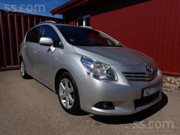 Toyota Verso 2013 in Liepaja, with an engine capacity of 2.00 L and mileage of 284 thousand km for 3950 €, photo 1 on AUTOMOTO.COM.LV