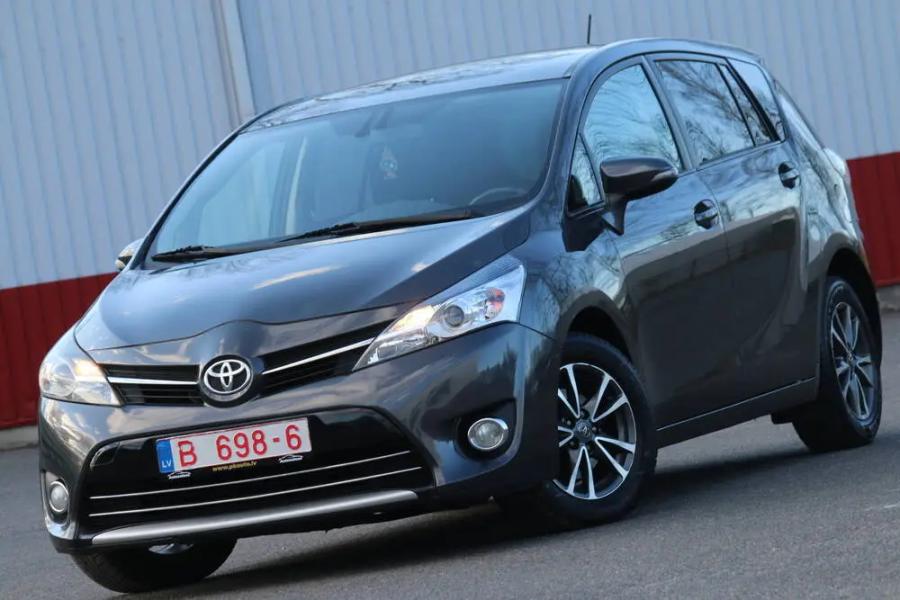 Toyota Verso 2013 in Riga, with an engine capacity of 2.00 L and mileage of 241 thousand km for 5790 €, photo 1 on AUTOMOTO.COM.LV