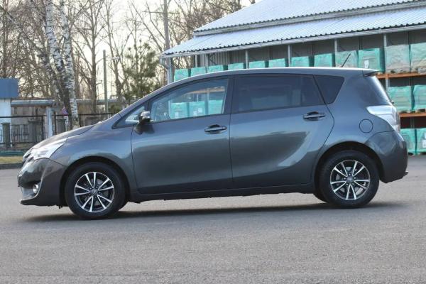 Toyota Verso 2013 in Riga, with an engine capacity of 2.00 L and mileage of 241 thousand km for 5790 €, photo 5 on AUTOMOTO.COM.LV