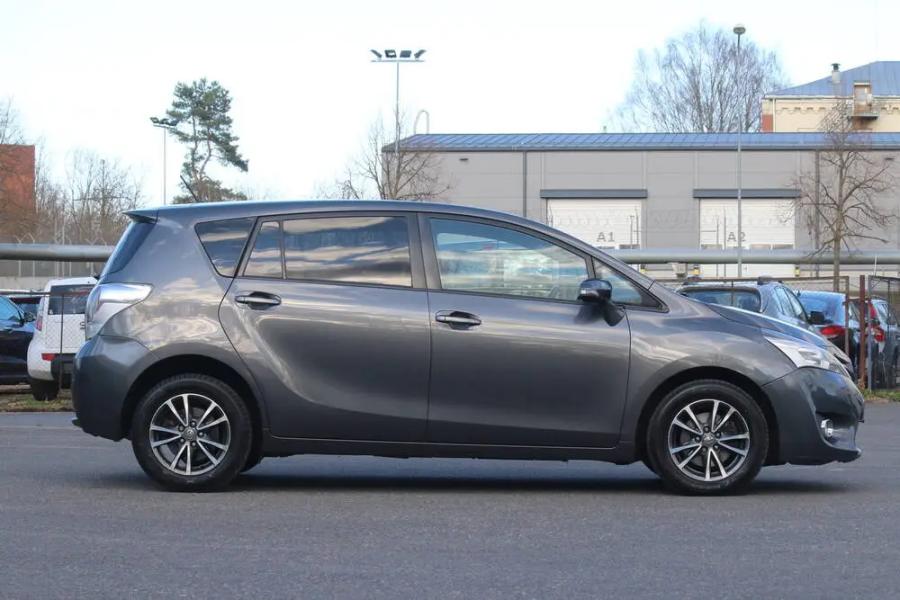 Toyota Verso 2013 in Riga, with an engine capacity of 2.00 L and mileage of 241 thousand km for 5790 €, photo 7 on AUTOMOTO.COM.LV